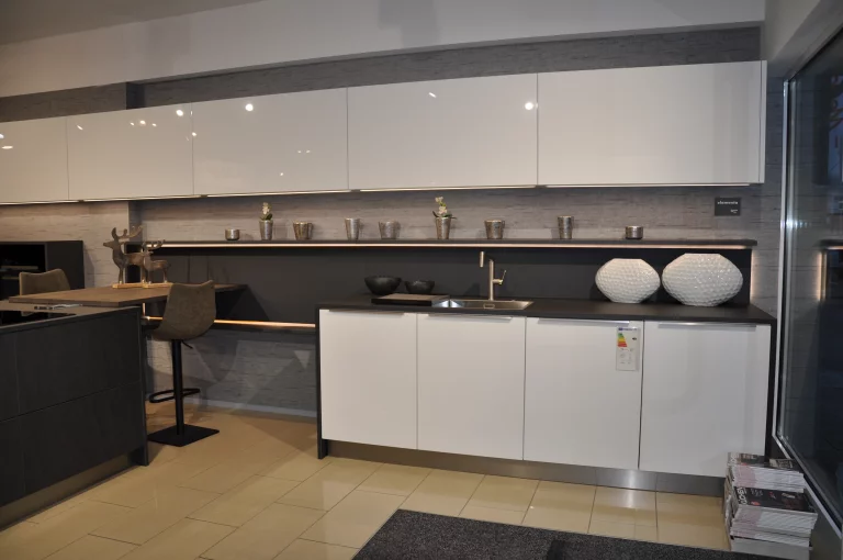 HÄCKER - Systemat AV2130 Kristallweiß Hochglanz Lack | Küche4you Viernheim